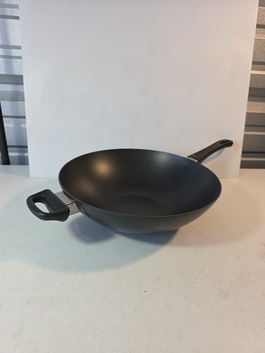 Scanpan Classic 32 cm Classic Wok. 12⅞ In Dia. X 3¾ In Stratanium Made ...
