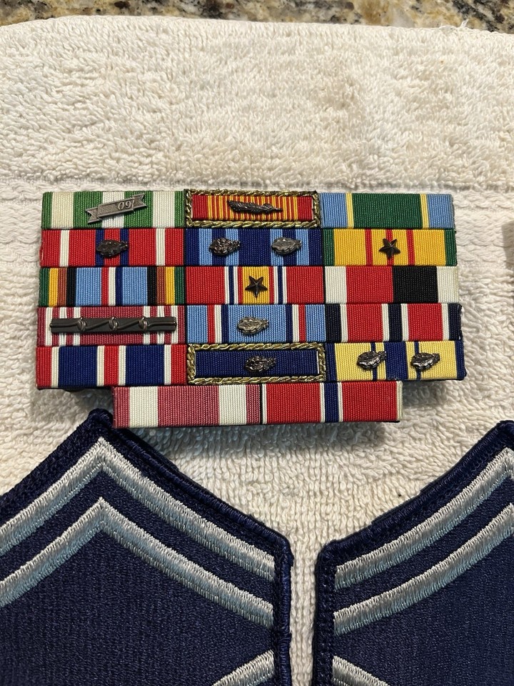 U.S. Air Force USAF Ribbon Bar with 17 Ribbons-60s 70s 80s-Wings-Chief ...