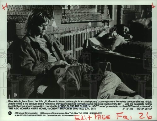 1988 Press Photo Mare Winningham and Grace Johnston in "God Bless the ...