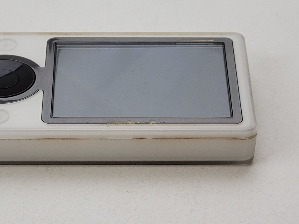 Microsoft Zune 30 Digital Media MP3 Player (1090) 30GB - White - TESTED ...