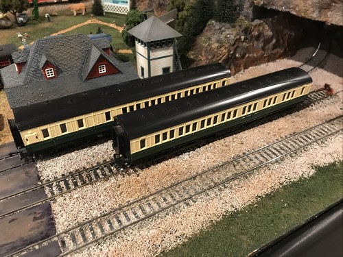 Thomas HO scale Express Coach And Brake Coach HO/OO scale | eBay