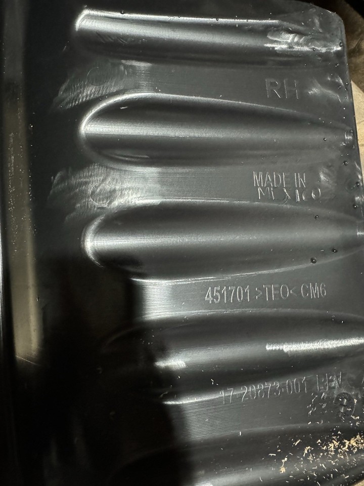 Freightliner 17-20873-000 / 451701 Baffle Intake Hood, LH.RH D4 | eBay