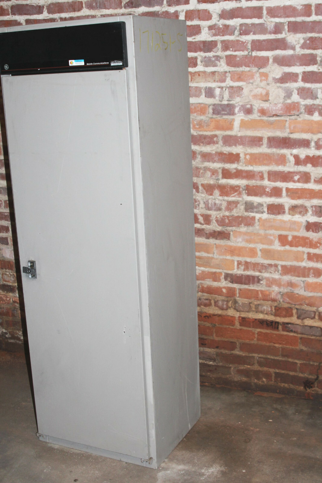 GE Ericsson MASTR II E Radio Repeater Base Station Case Cabinet Rack ...