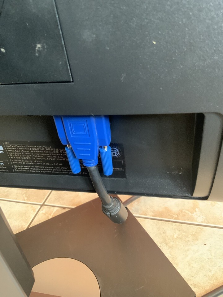 Dell OptiPlex 780 Desktop PC Bundle, Dell 24" Monitor, Keyboard, Cables ...