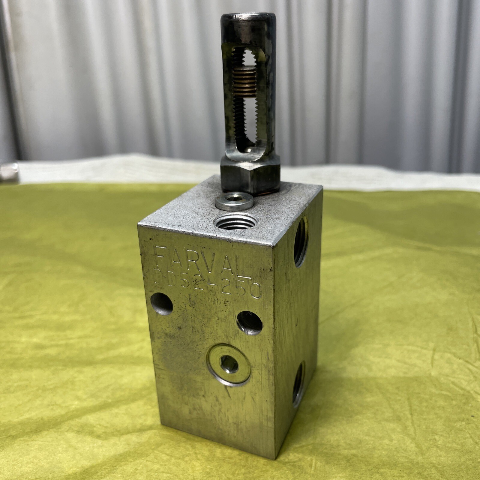 Farval Dd52-250 Lubricating Manifold Valve DD52250 for sale online | eBay