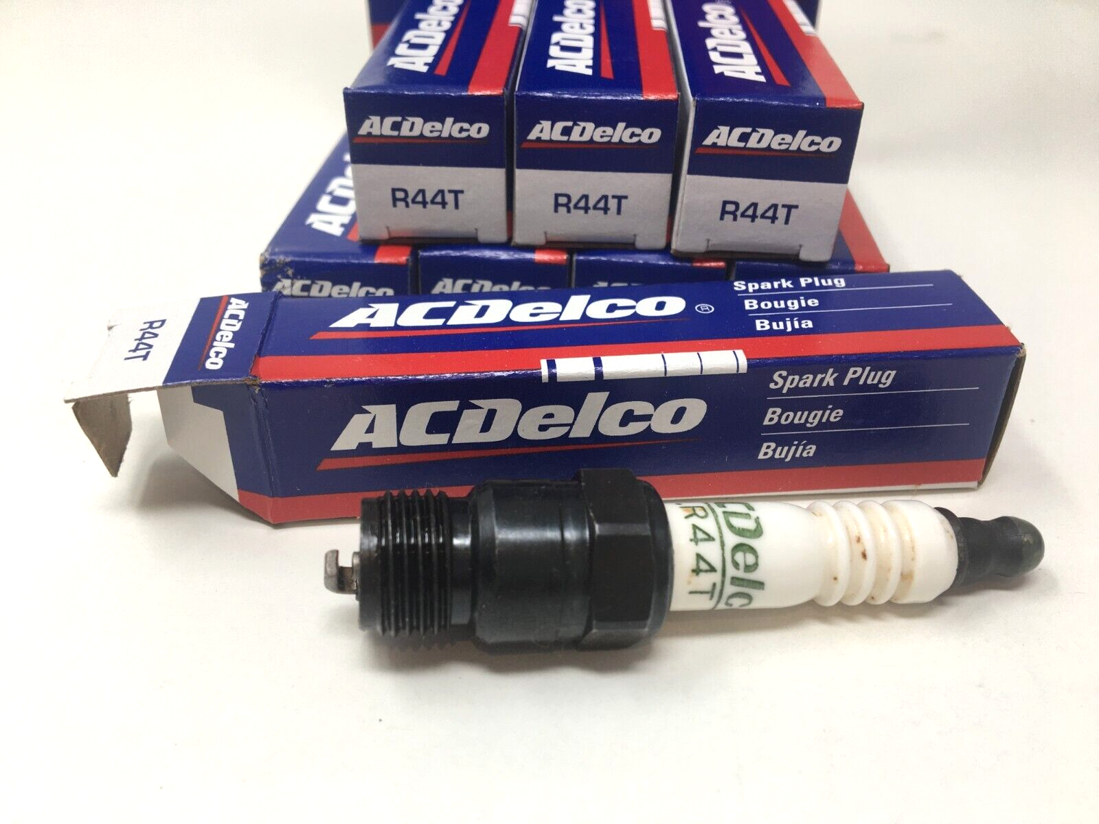 R44T AC Delco Spark Plug Set of 8 | NOS 5613867 | Aftermarket | US Made ...