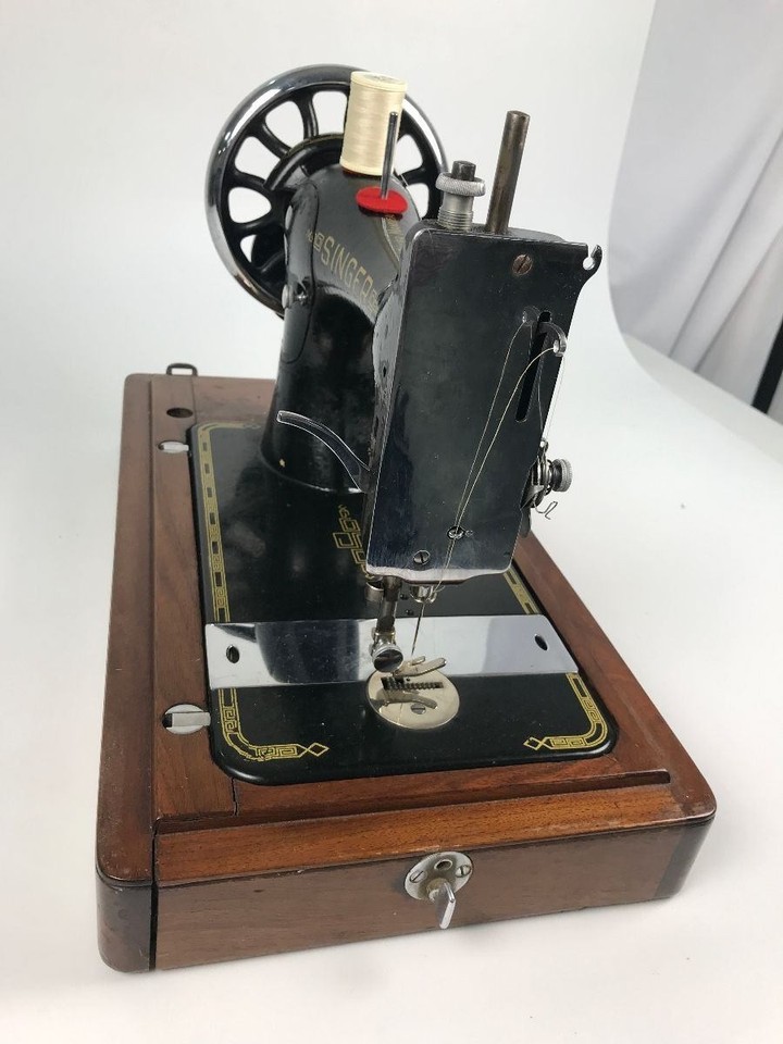 Vintage Singer Model 15 Hand Crank Sewing Machine in Wood Case VGC ...
