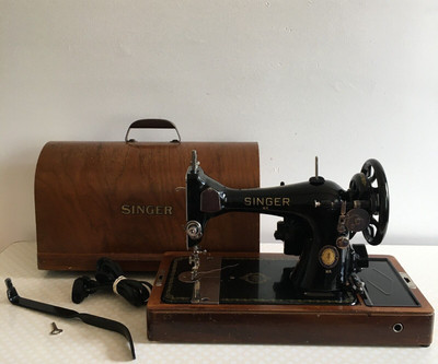 Sewing Machines - Singer Sewing Machine Model 128