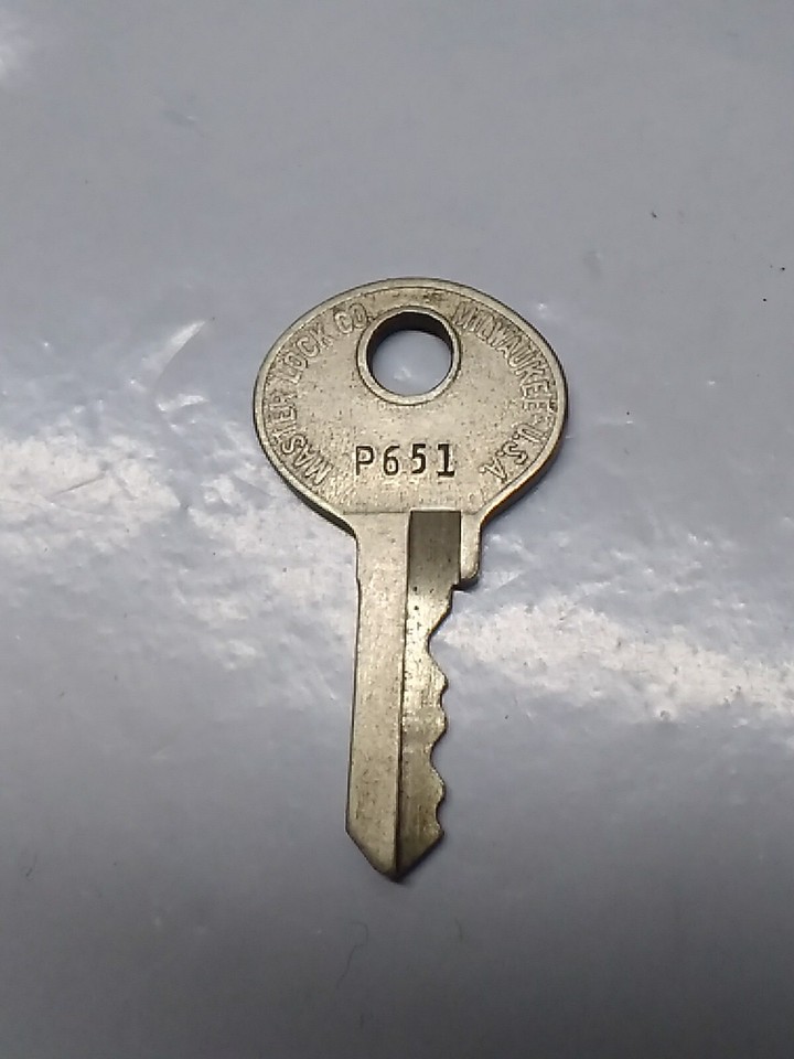 MASTER LOCK Co. # P 651 P651 Trunk Padlock Lock Key USA Desk Drawer ...
