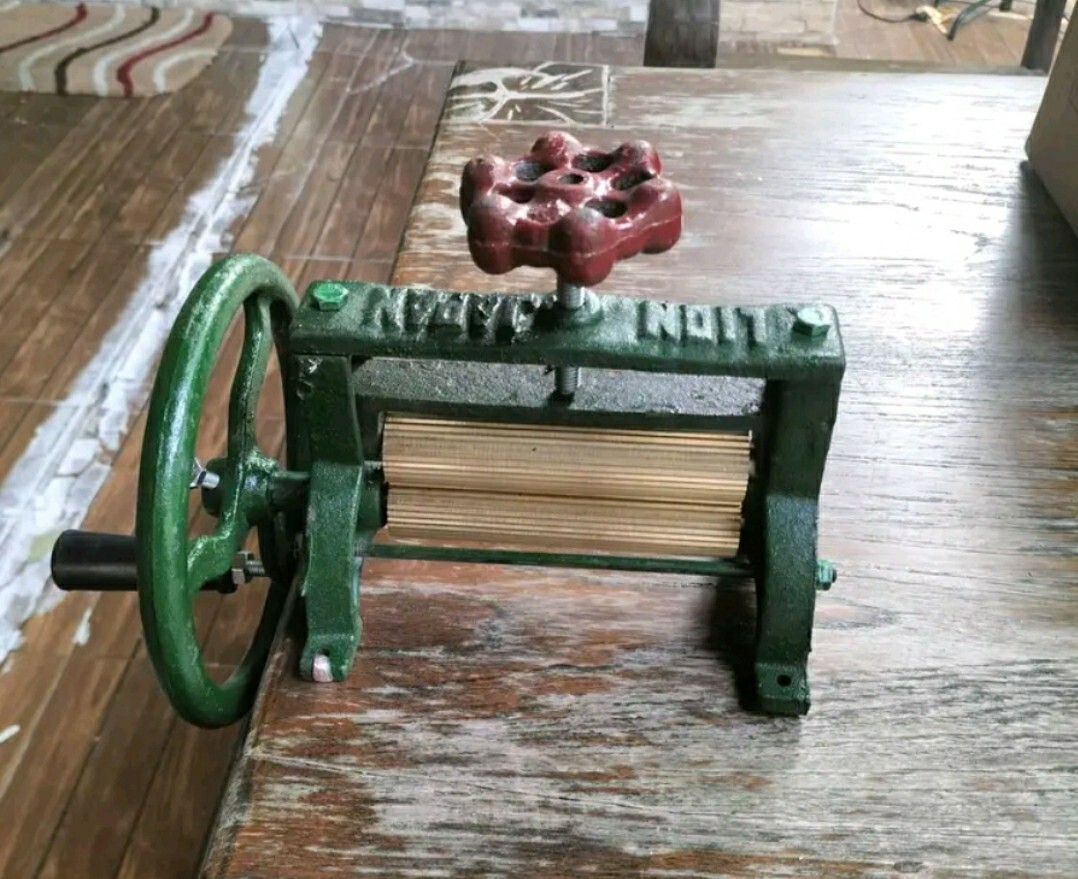 .DrySquid Iron Hand Grinder Press Cast Extractor Sugar Cane Juicer ...