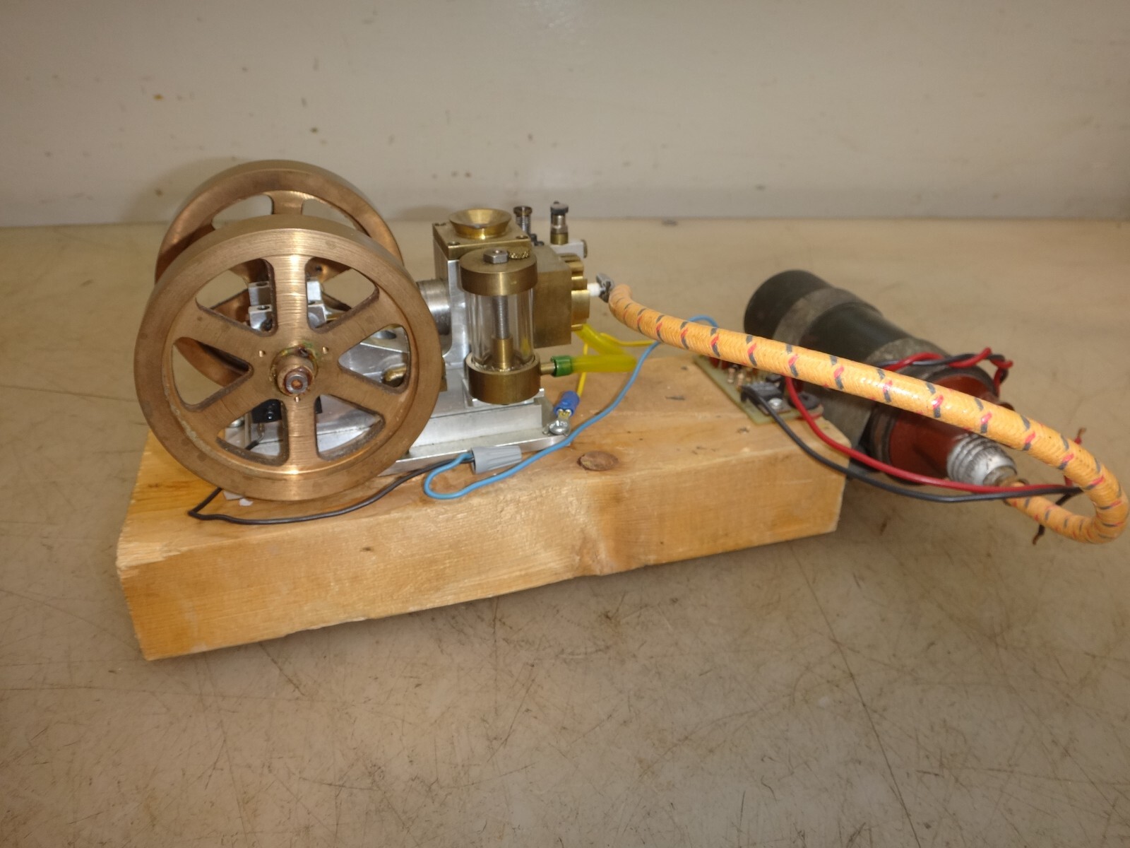 LITTLE ANGEL MODEL HIT & MISS GAS ENGINE Designed by Bob Shores Very ...