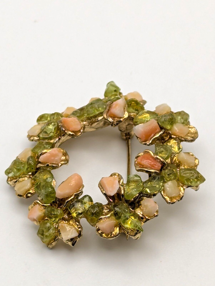 Vintage Beautiful Gold Tone Coral & Peridot Olivine Wreath Brooch Pin ...