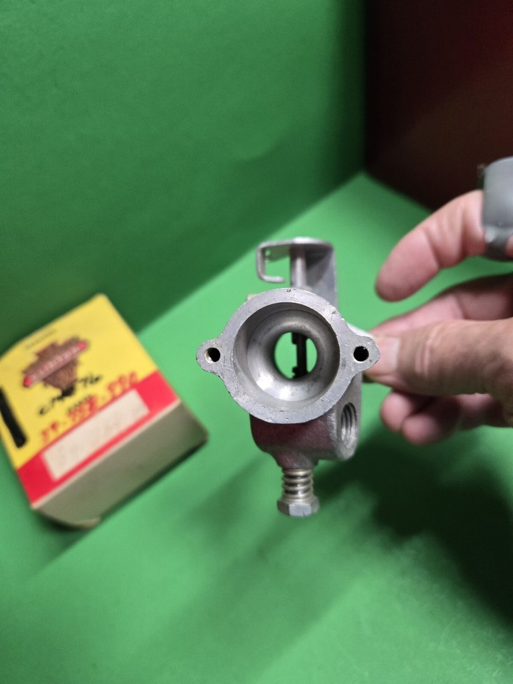 Clinton Engines Carburetor 39-758-990 / C14076 Small Engine Clinton | eBay