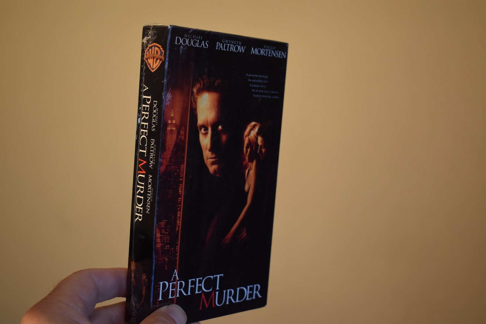 A Perfect Murder VHS Michael Douglas Gwyneth Paltrow Viggo Mortense ...