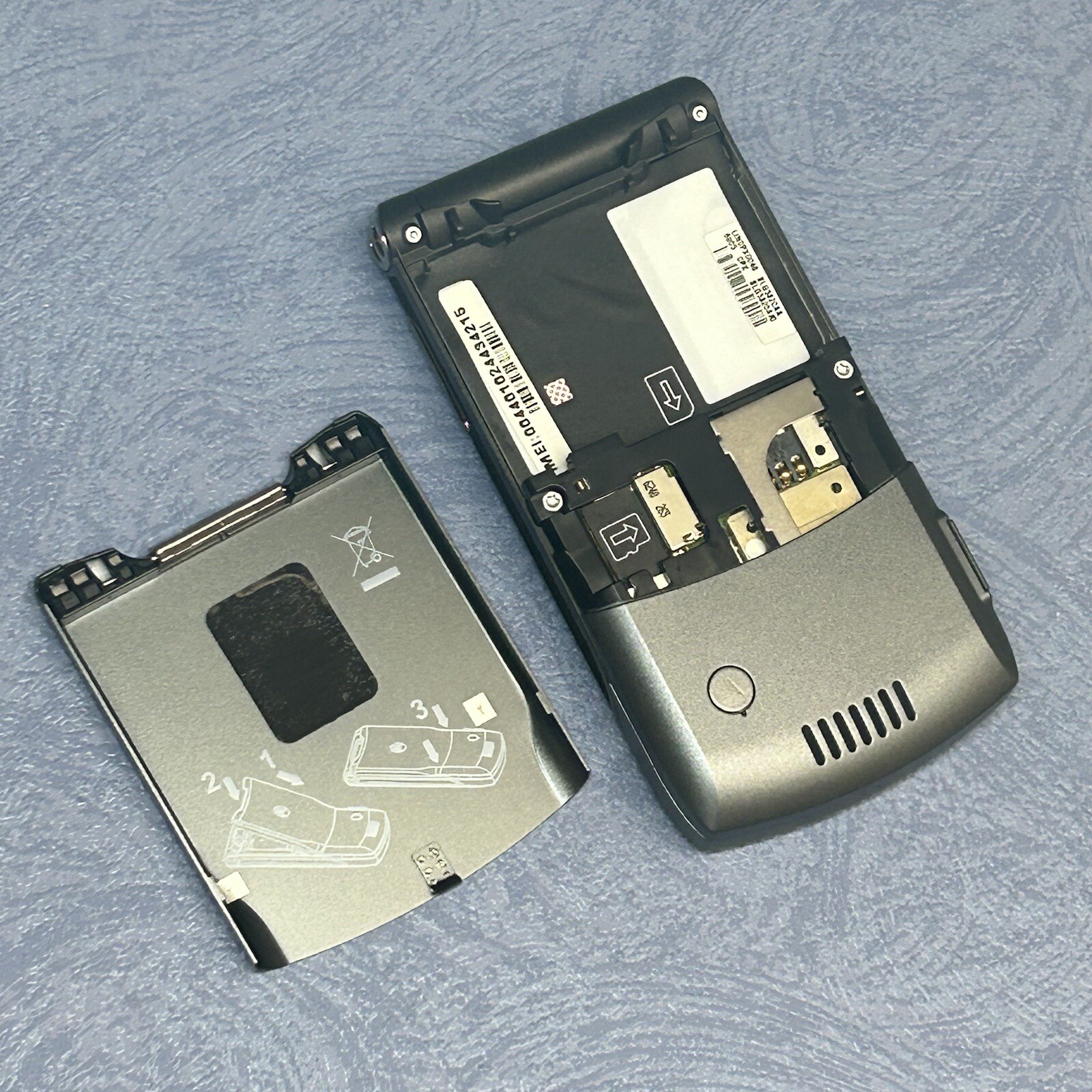 Vintage Motorola RAZR Flip Cell Phone 1.3MP 8X Zoom Cingular Collectors ...