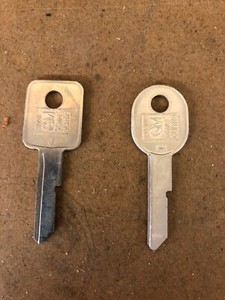2 GM ORIGINAL CHEVY BUICK PONTIAC OLDSMOBILE NOS KEY BLANKS 1969 1973 ...