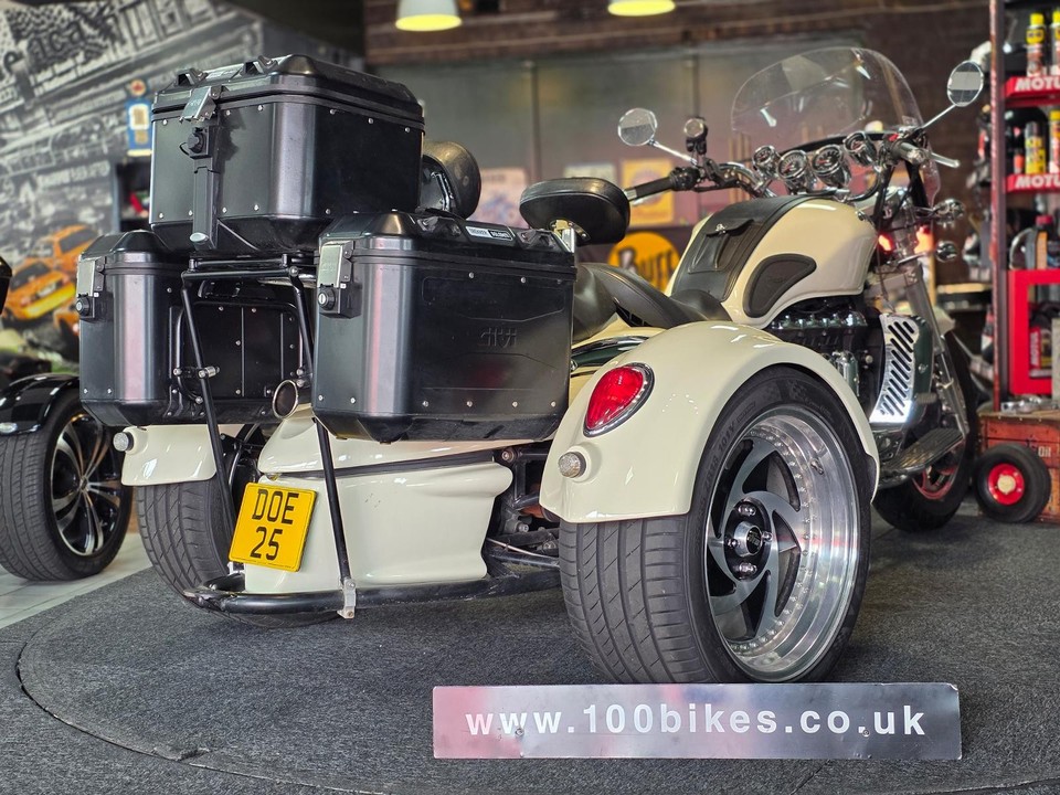 2010 TRIUMPH ROCKET GRINNALL R3T TRIKE 8,800 MILE'S | eBay UK