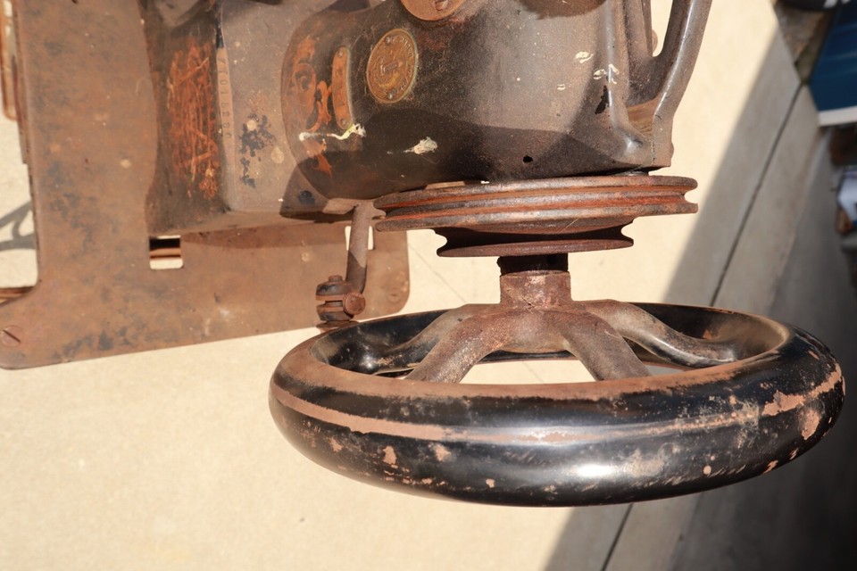 Used Antique Singer Cobbler 29-4 Sewing Machine With Stand PICKUP ONLY ...