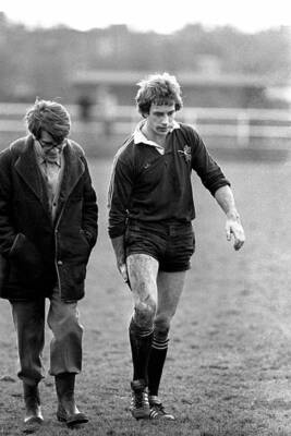 Wasps Nicholas Stringer Leaves The Field After Picking 1982 OLD RUGBY ...