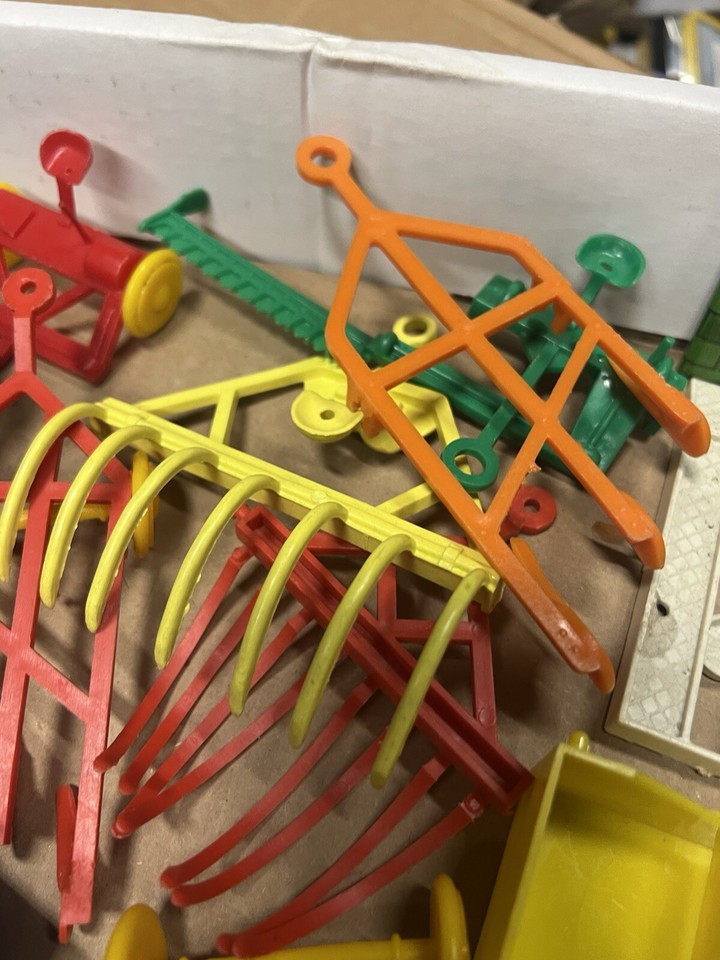 Large lot miscellaneous Vintage Marx farm set play parts people Animals ...