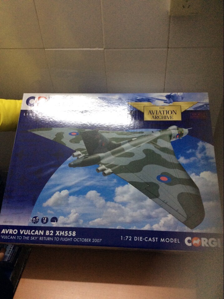 Corgi AVRO VULCAN B2 XH558 1/72 diecast plane model aircraft | eBay