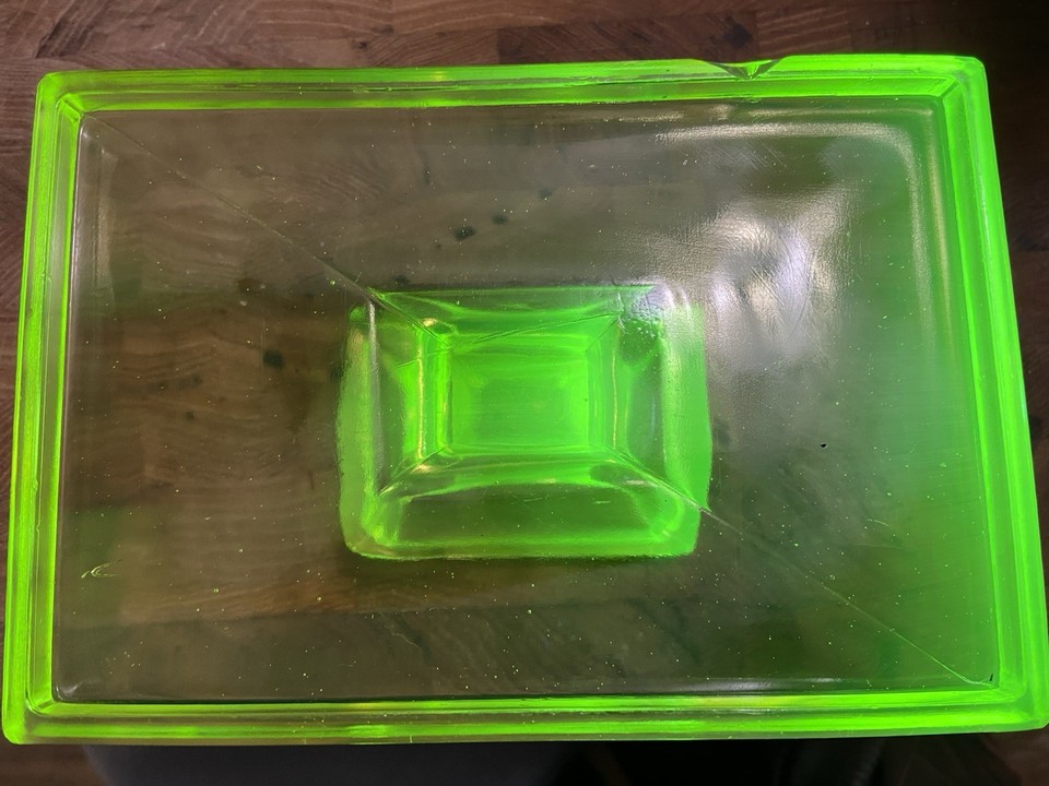 CLARKS TEABERRY CHEWING GUM VASELINE/URANIUM GLASS DISPLAY CASE ...