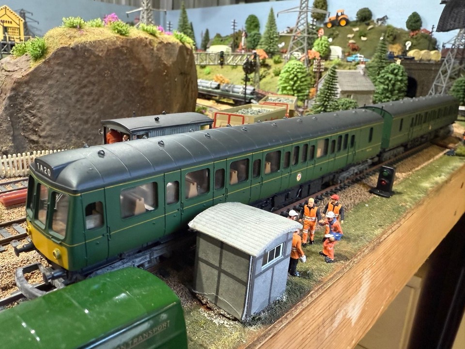 Lima OO Class 117 BR Green, 2 Car DMU Diesel W51342,W51340 Loco Fully ...