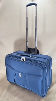 TRAVELPRO CREW 6 Blue 22" Upright WHEELED CARRY ON Garment 2 Go ...