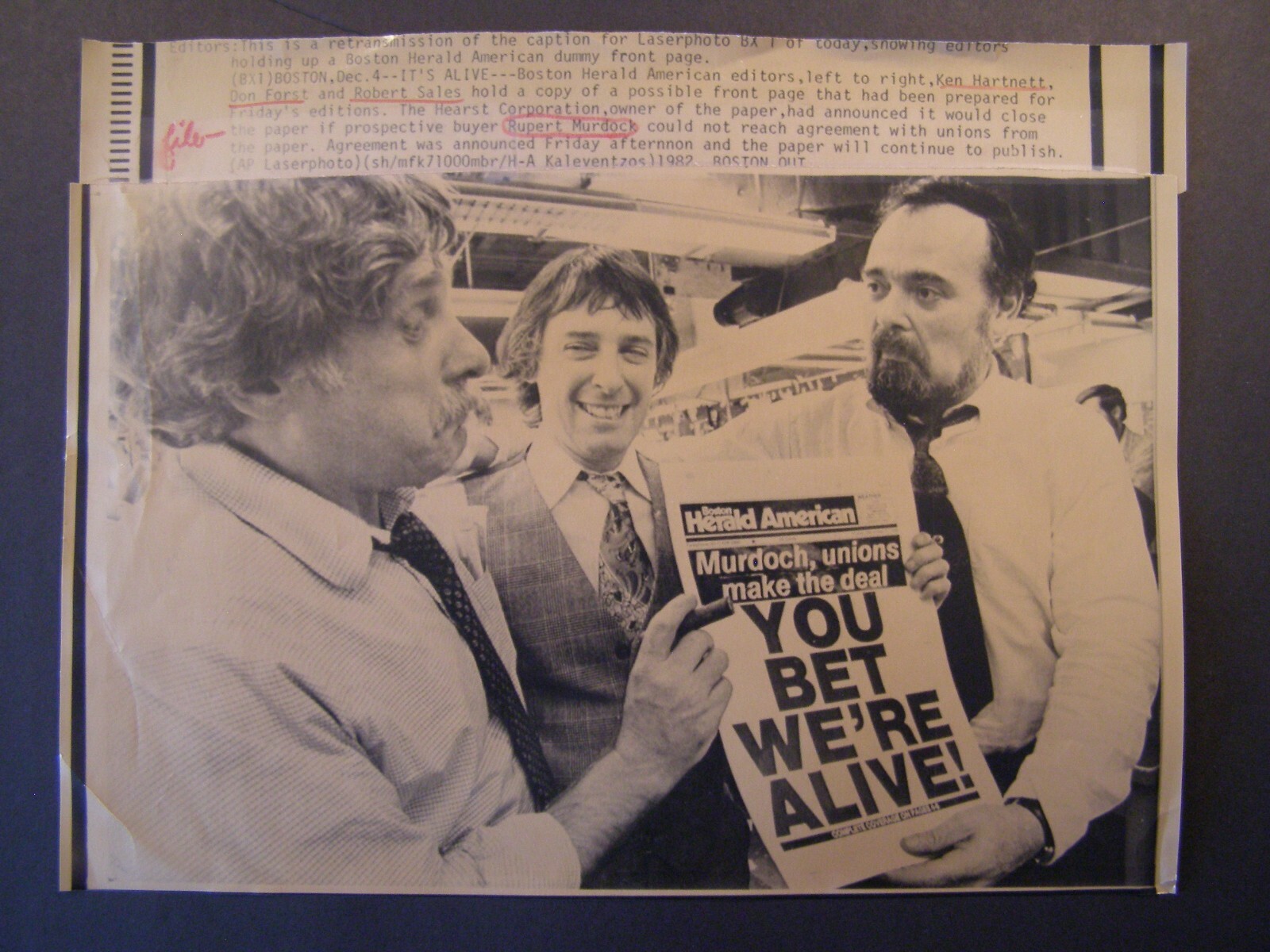 AP Wire Press Photo 1982 Rupert Murdoch Don Forst & Robert Sales hold ...