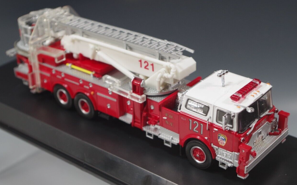 CODE 3 MACK CF AERIALSCOPE LADDER FDNY #121 FIRE TRUCK LE. 1/64 DIE ...