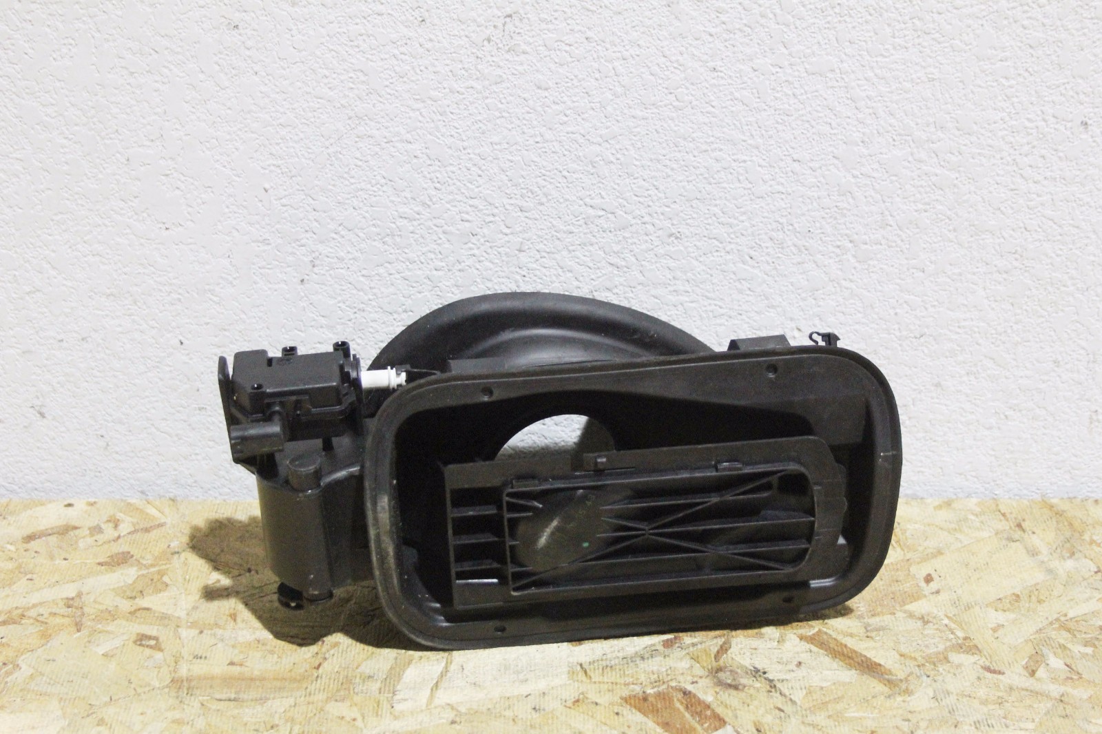 L1229 2014-2015 BMW 3 Series Fuel Door Housing WAGON OEM | eBay
