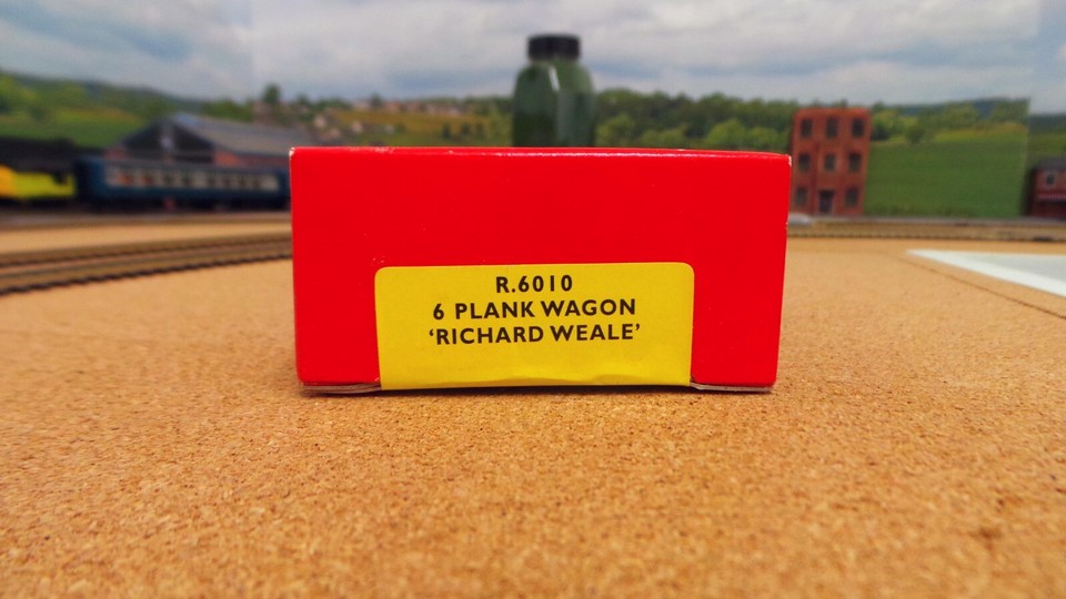 Hornby R6010 Richard Weale 6 Plank Wagon 00 Gauge Model Railway Free ...