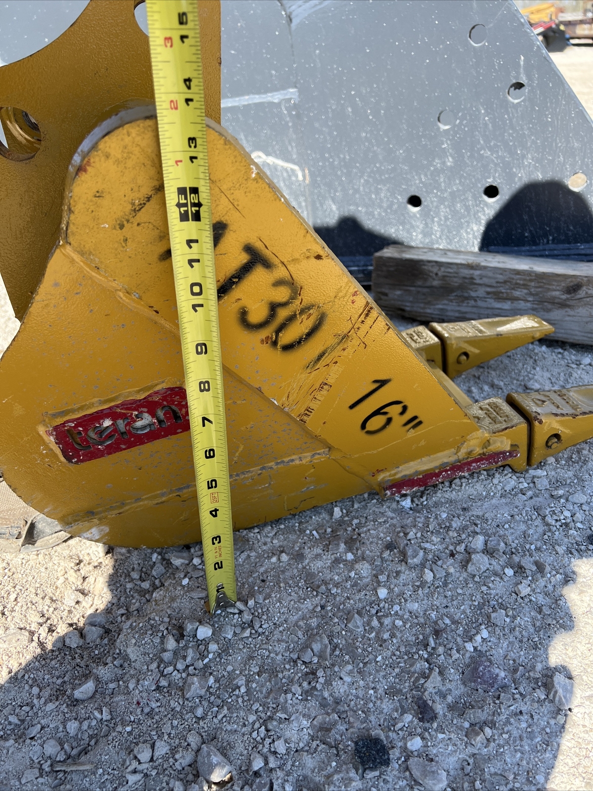 Cat 301 16 inch trapezoid bucket Mini Excavator 30 Mm Pin New Emaq ...