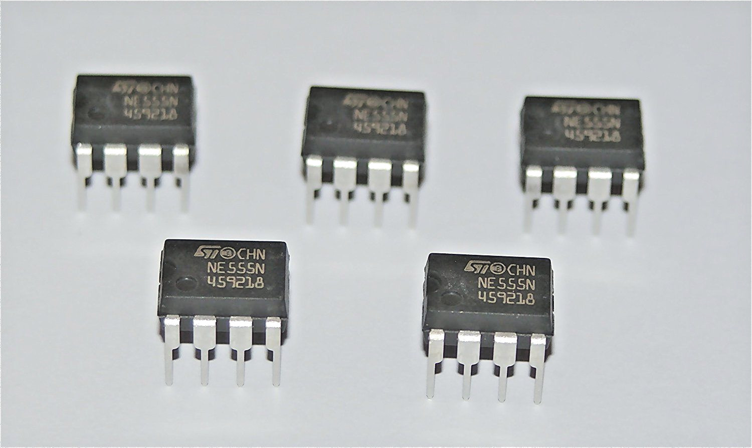 555 Single Timer IC in an 8 Pin Dual in Line Package - Pack of 5 Pieces ...