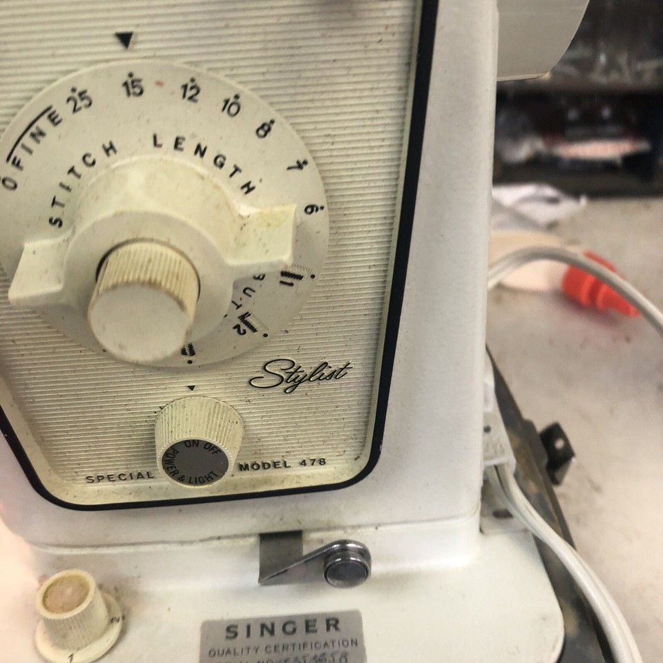 VINTAGE CLASSIC SINGER SPECIAL ZIG ZAG MODEL 478 SEWING MACHINE W ...