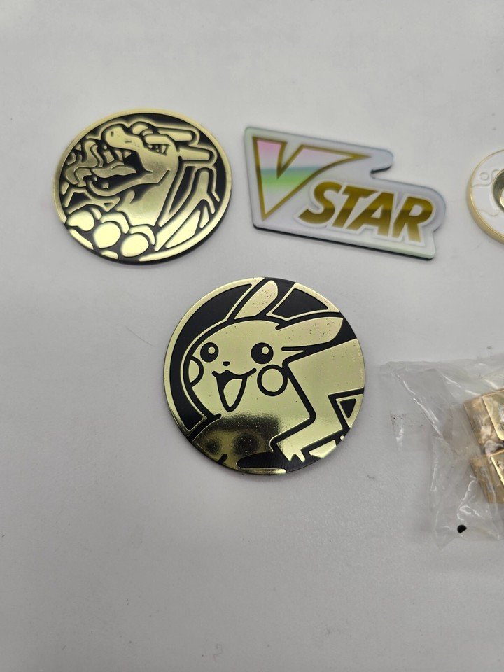 Pokemon Charizard Ultra Premium Collection Metal Dice, Poison Burn ...