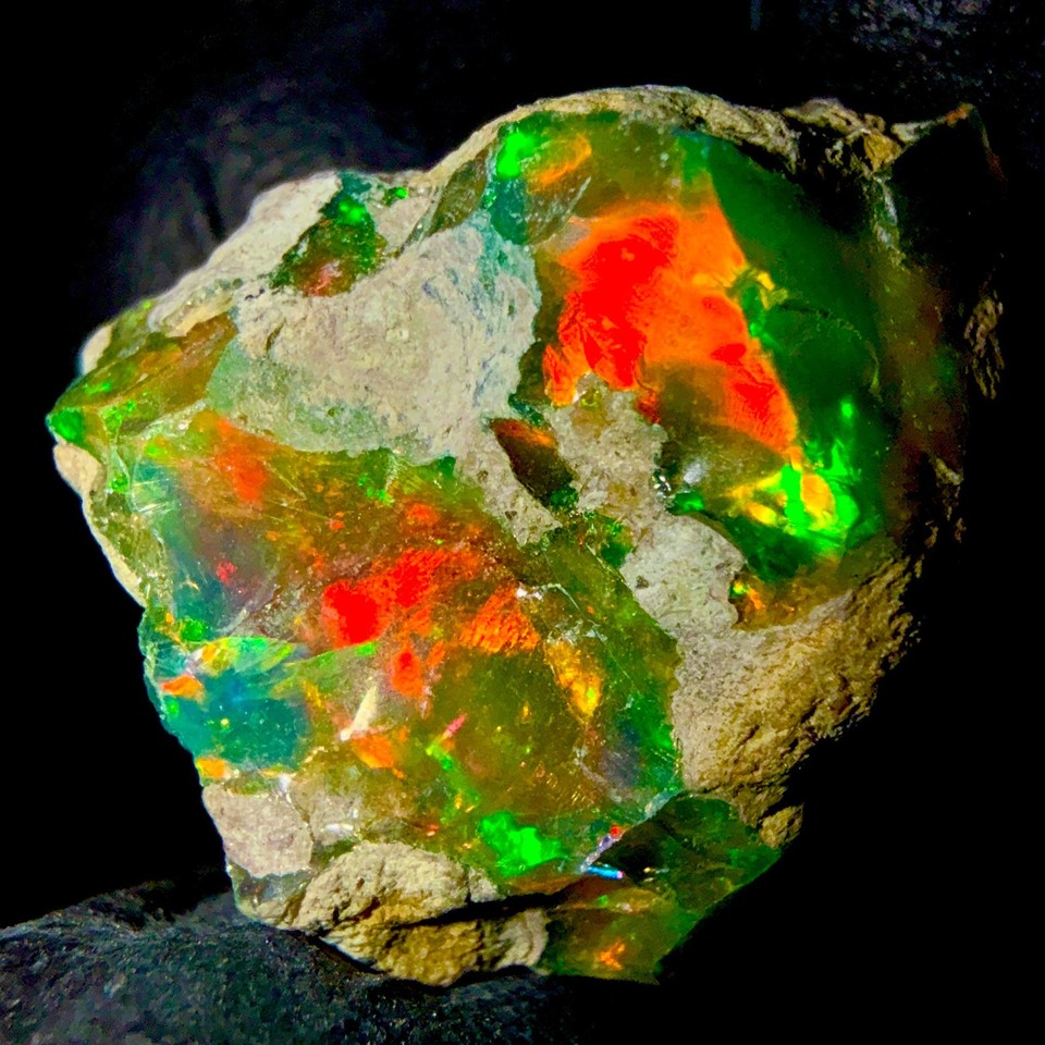 Naturale Black Opal rough , Ethiopian Crudo, Fuoco gemstone 10 KT 17x16 ...