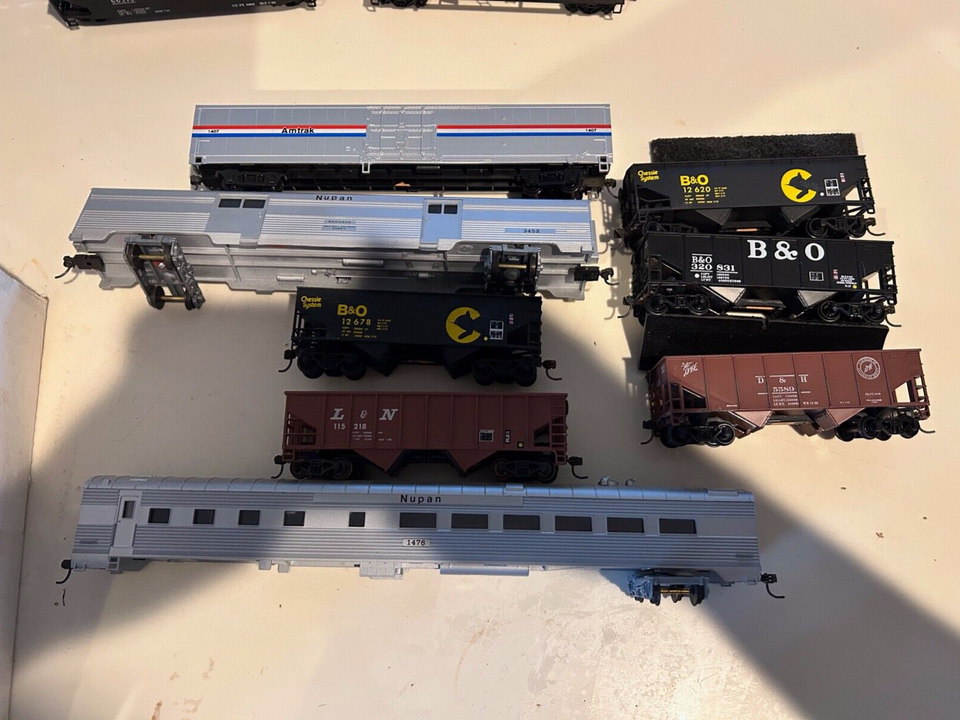 HO Scale Lot of 8 Train Cars | eBay