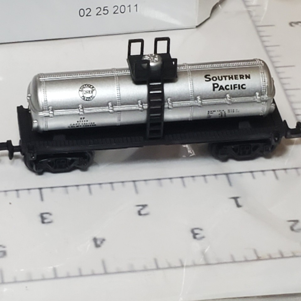 Southern Pacific Tank Car SP 97732 N Scale Model Train Railroad Tanker ...