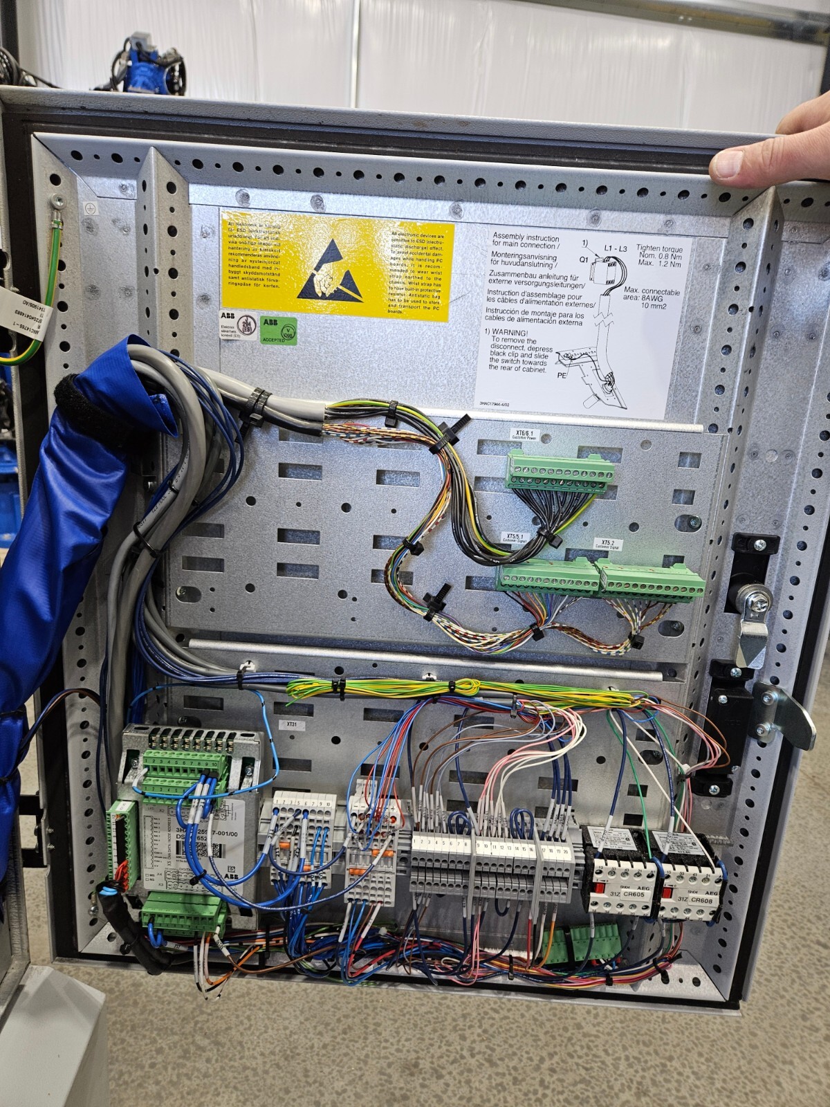 ABB IRB 140 Industrial Robot Weld Cell With IRC5 Controller And Miller ...