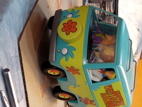 Revell Scooby Doo The Mystery Machine Van Model Kit 3 Figures Included ...