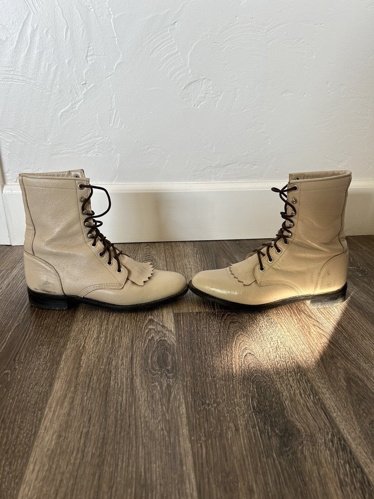 Justin Roper Combat Boots Ivory/Pearl Size 5 1/2 - Gem