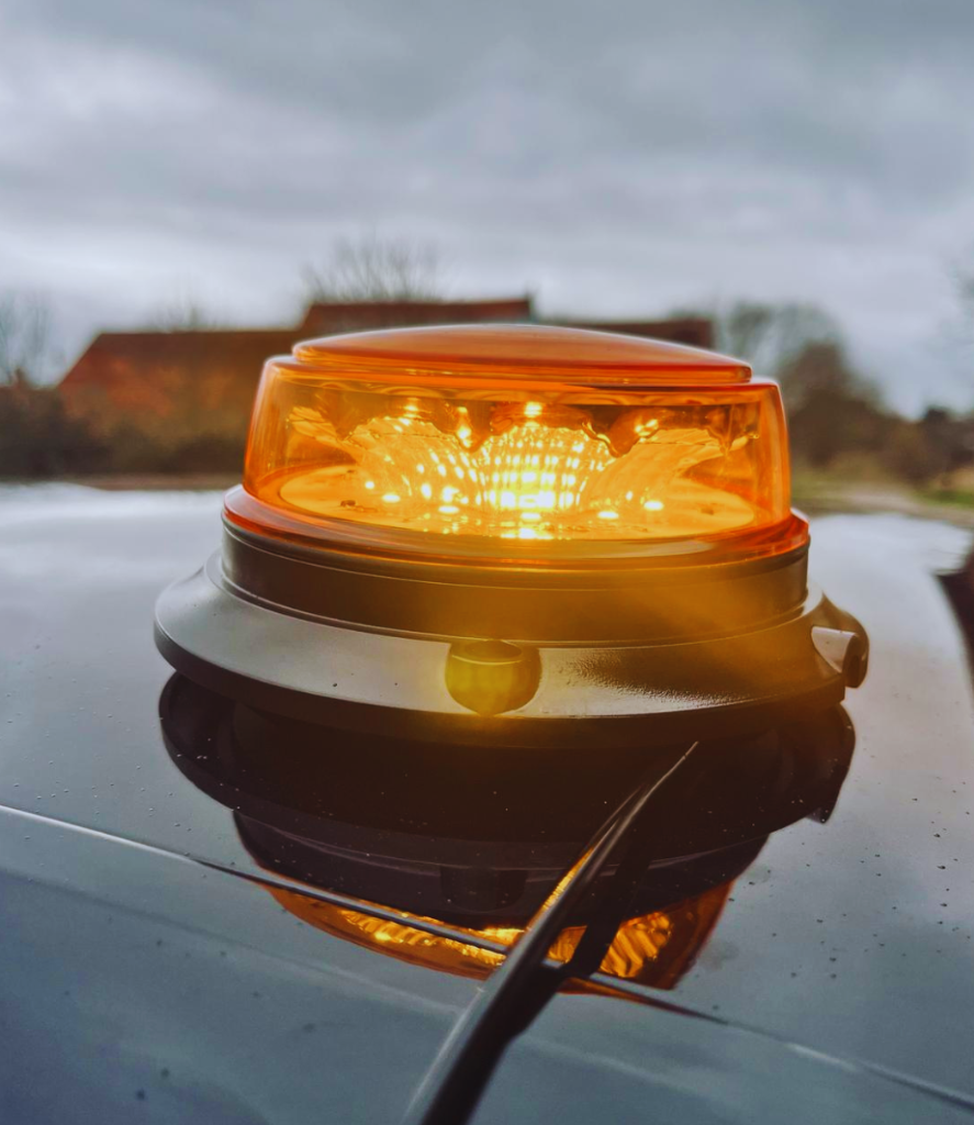 LED Rundumleuchte 4 Blitzmuster 12V 24V ECE R65 R10 E9 Magnet f. PKW ...