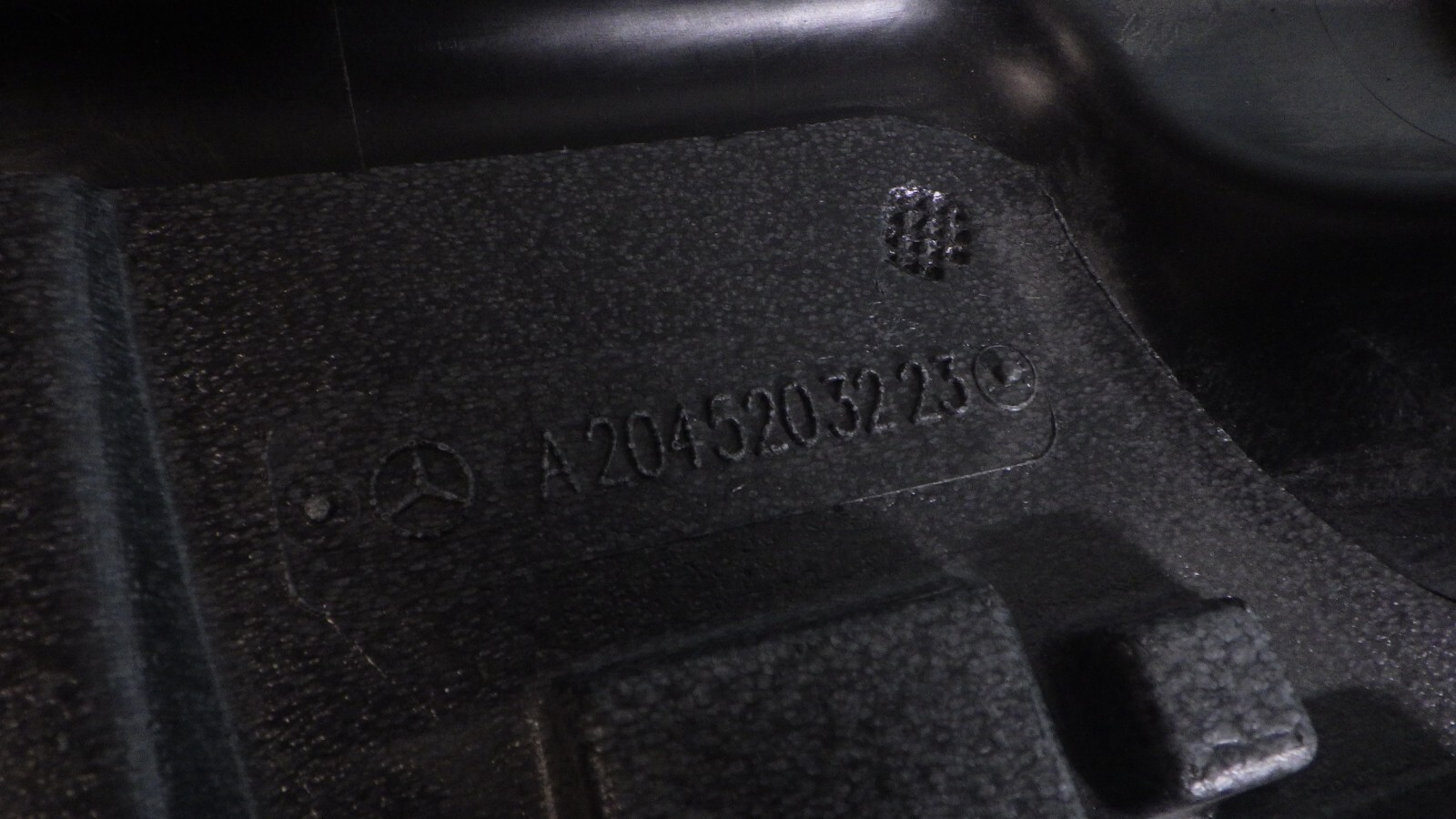 Mercedes-Benz Engine Center Cover (A2045203223) for sale online | eBay