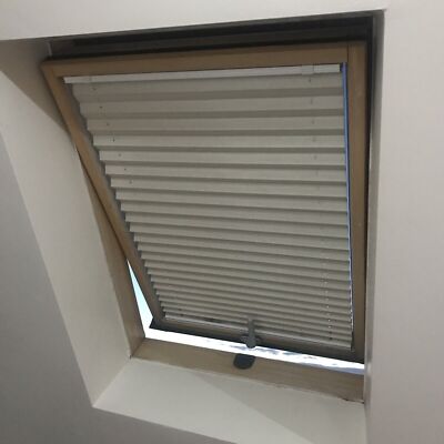 SKYLIGHT PLEATED ROOF BLINDS TO FIT VELUX WINDOWS SIZES - GGL 1 or M04 ...