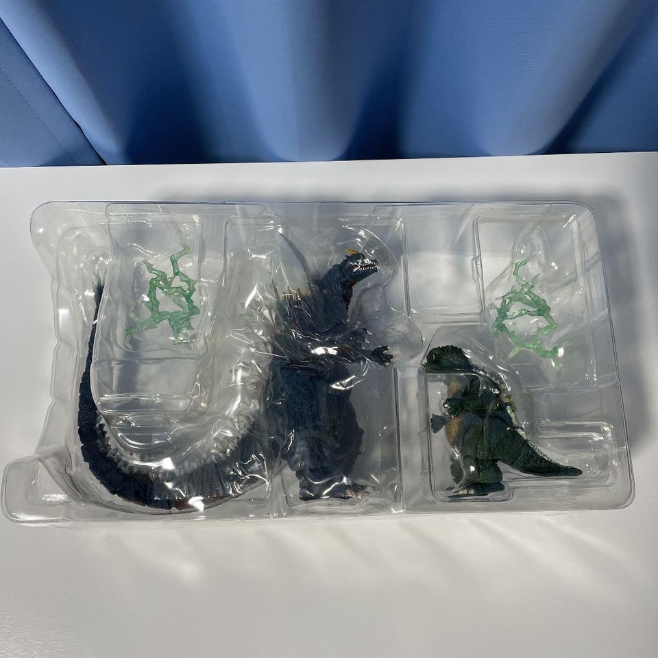 S.H. MonsterArts Space Godzilla & Little Godzilla Special Color Figure ...