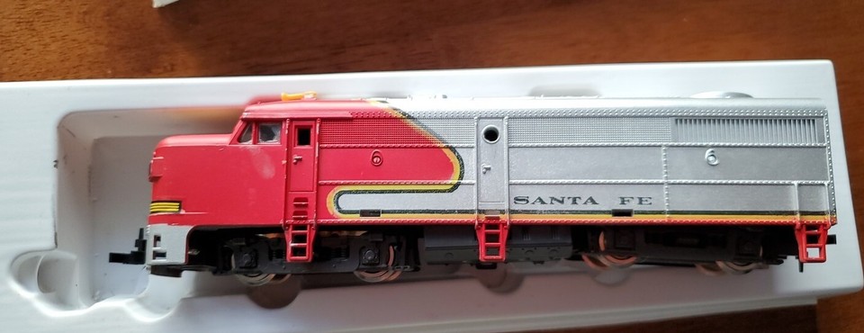 MODEL POWER HO-scale ALCO FA2 DIESEL SANTA FE ATSF POWERERED LOCOMOTIVE ...