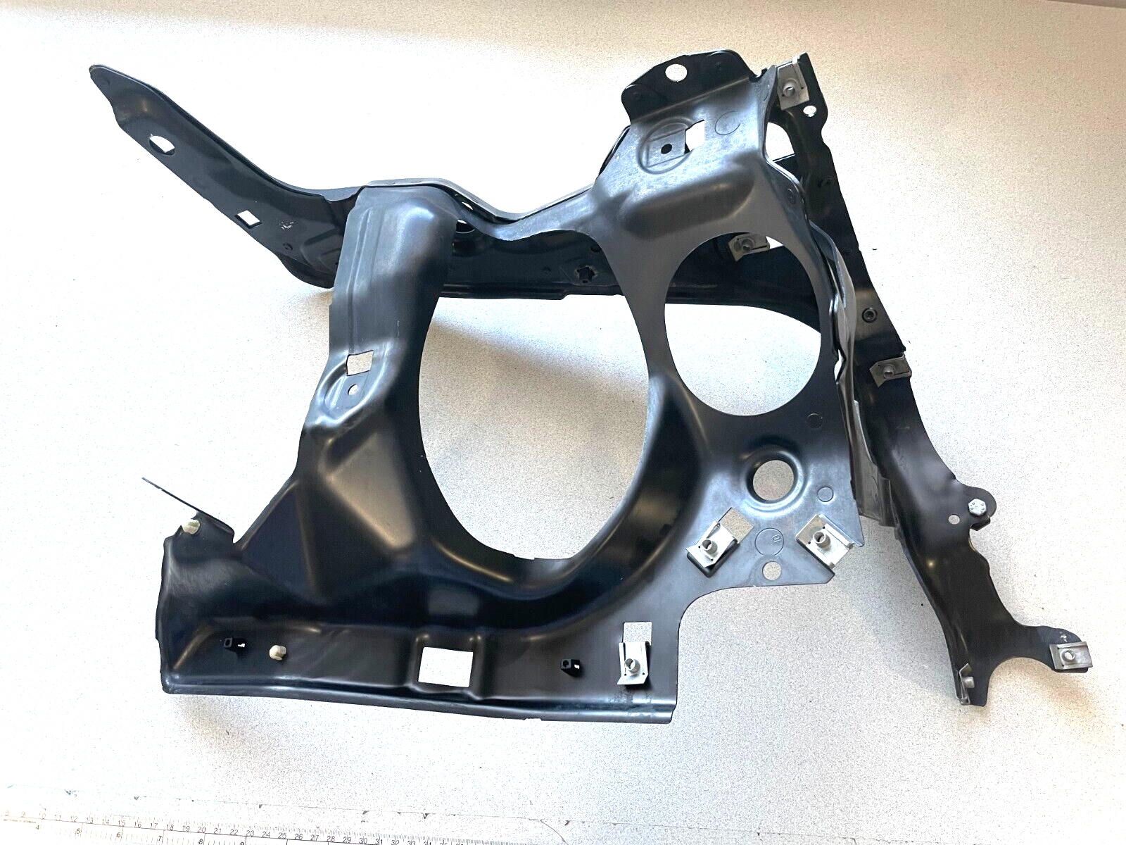 00-2005 BMW 745i 750i E65 ~ LEFT FRONT HEADLIGHT SUPPORT BRACKET ...