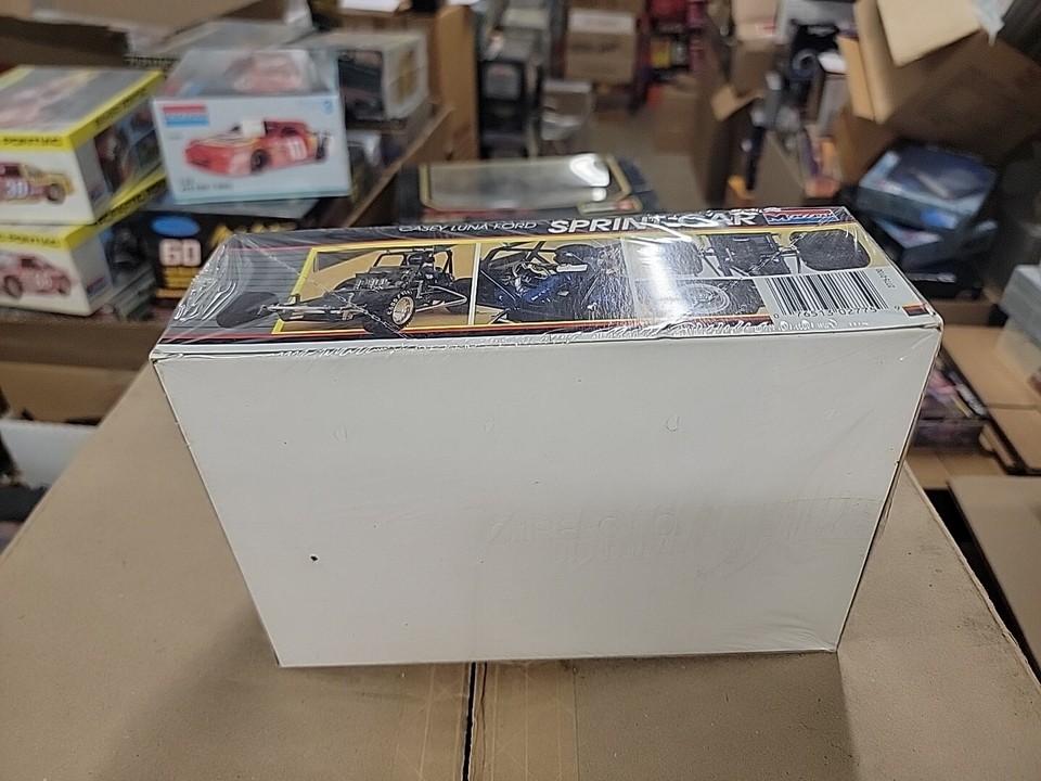 MONOGRAM CASEY LUNA FORD SPRINT CAR 1:24 MODEL KIT #2775 Never Built ...