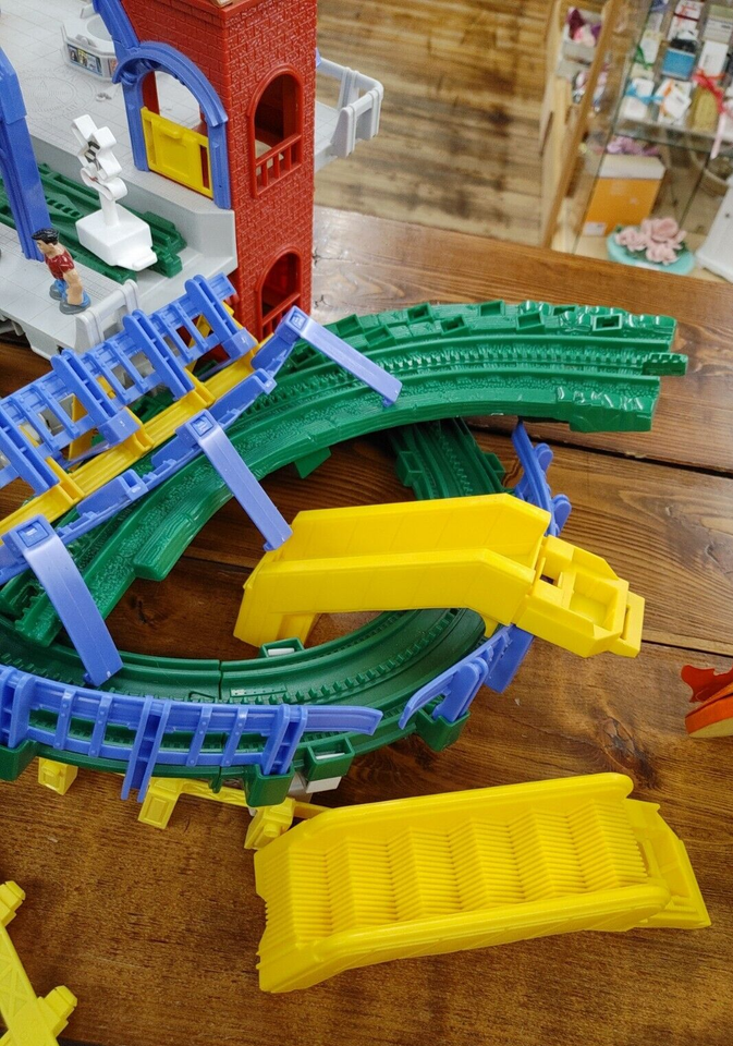 HUGE LOT of Fisher Price GeoTrax Train Tracks, Cars, Figure and ...
